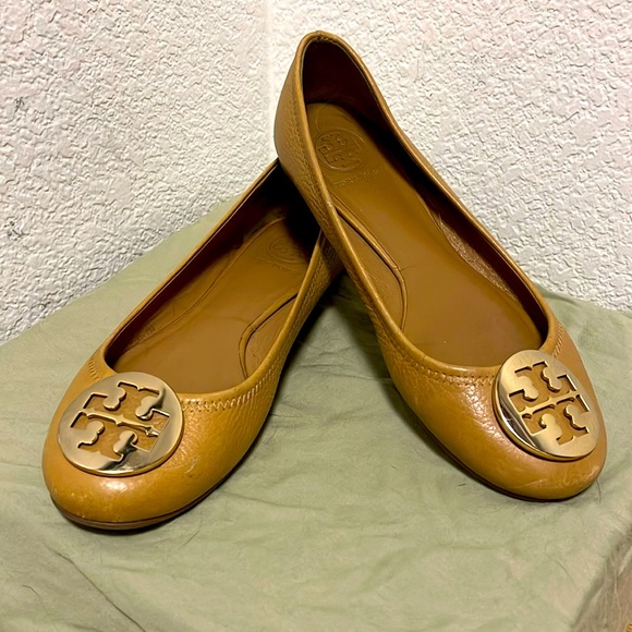 Tory Burch | Shoes | Tan Tory Burch Flats With Gold Emblem Size 7 Like ...